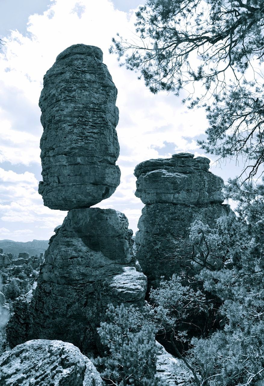 crazy little thing called blog: Pinnacle Balanced Rock