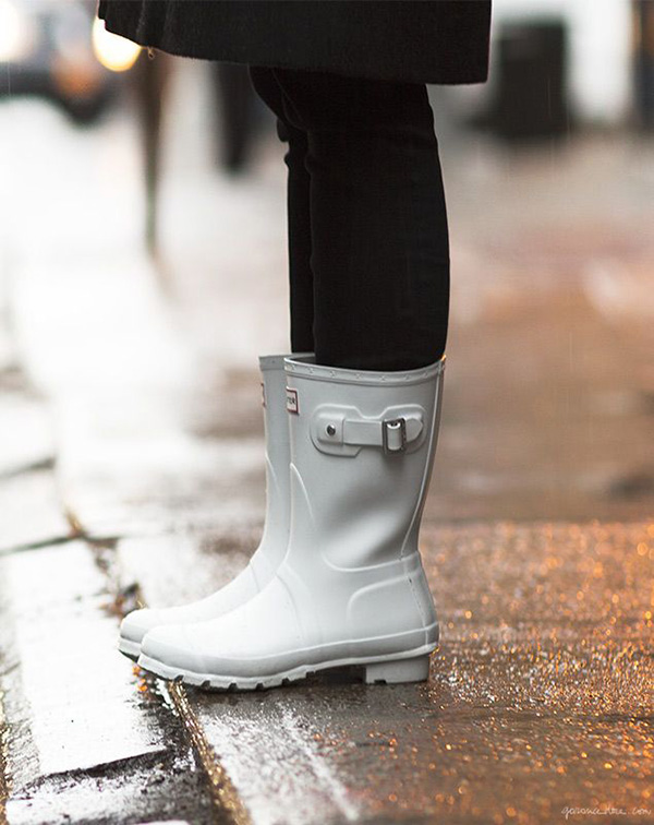 15 STYLE TIPS ON HOW TO WEAR RAIN BOOTS AND MAKE THEM LOOK CUTE - Elvis 360