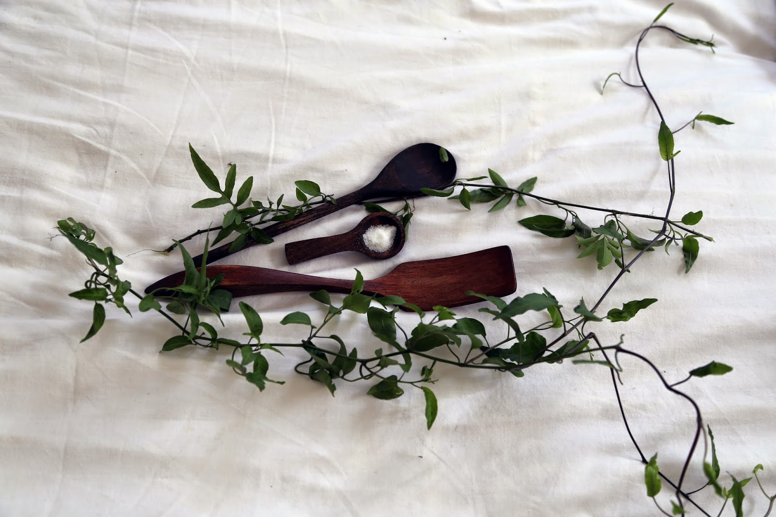 bonjourmoon: SIMPLE HANDMADE GIFT GIVING: STAINED WOODEN UTENSILS