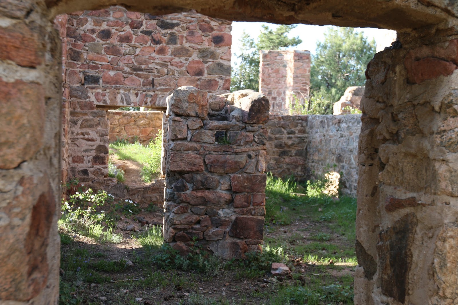 gjhikes.com: Walker Home Ruins