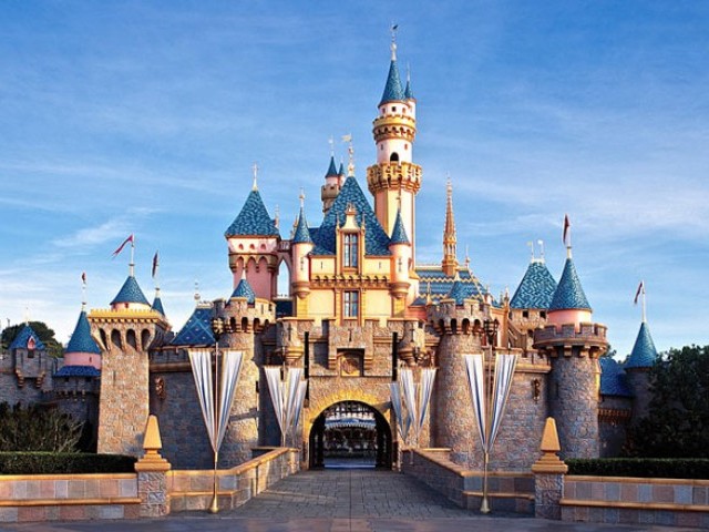 Disneyland in india : India’s biggest replica of Disney World Created ...