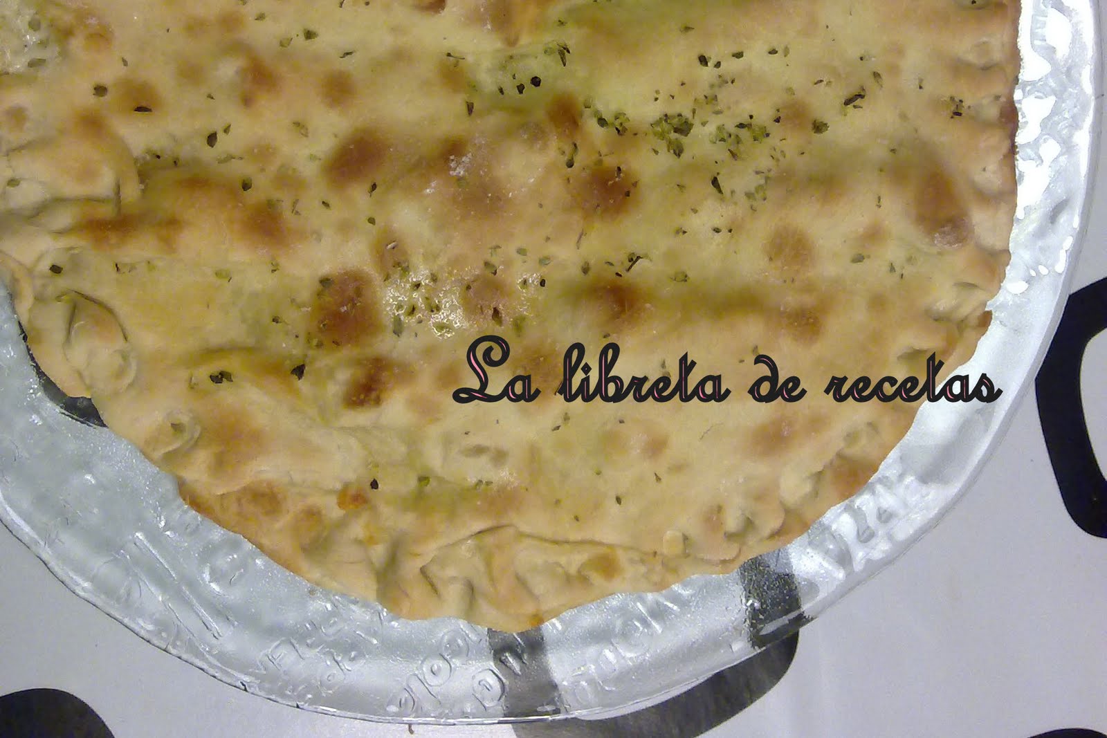 La libreta de recetas: PIZZA DE QUESO TAPADA