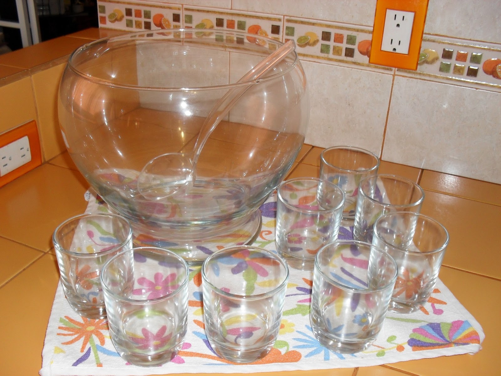 ¿Y el Regalo?: Ponchera de cristal: ¡Elegancia para tus reuniones!