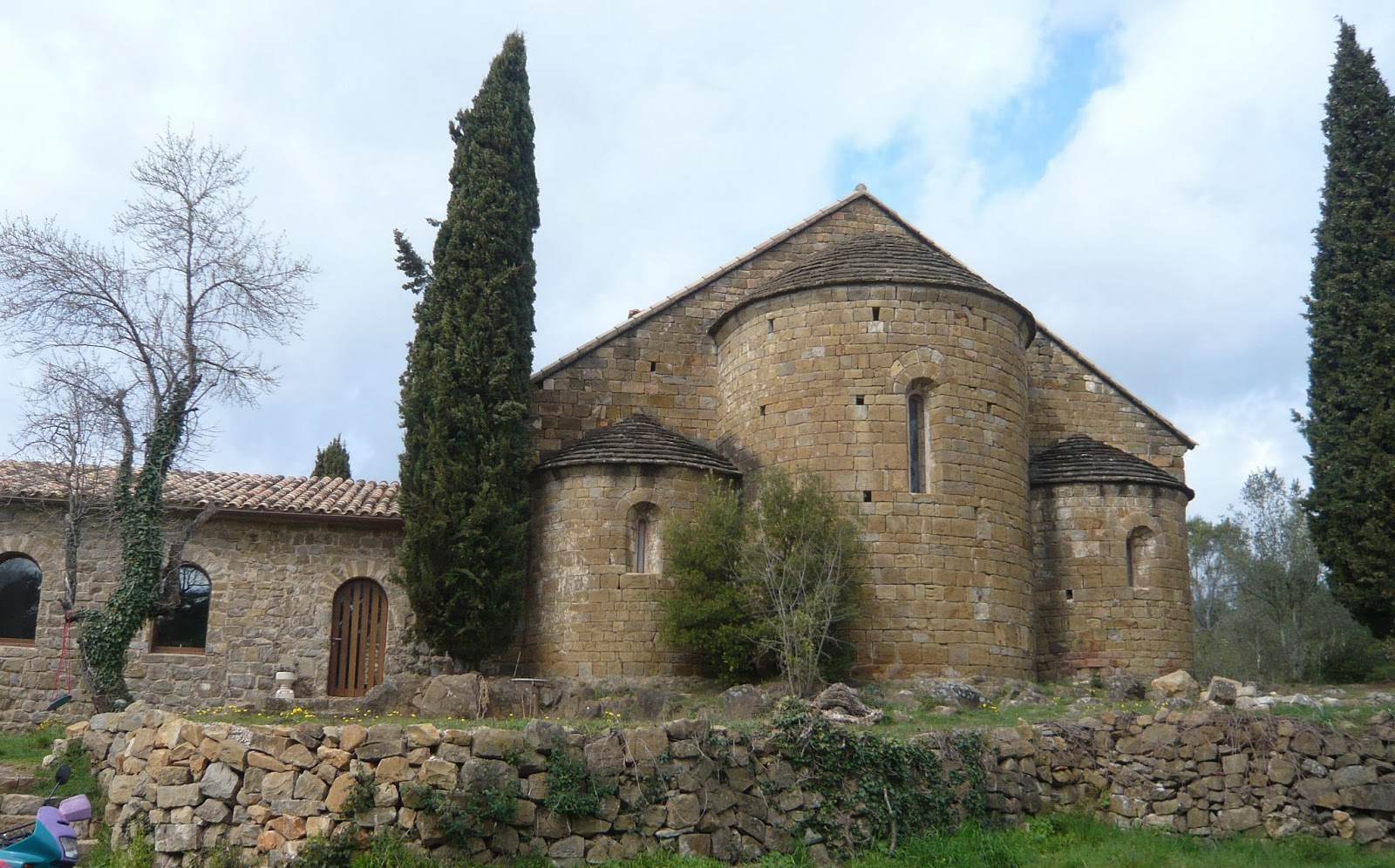 Els dimarts... sortim: Caminant de Besalú al Sant Sepulcre de Palera