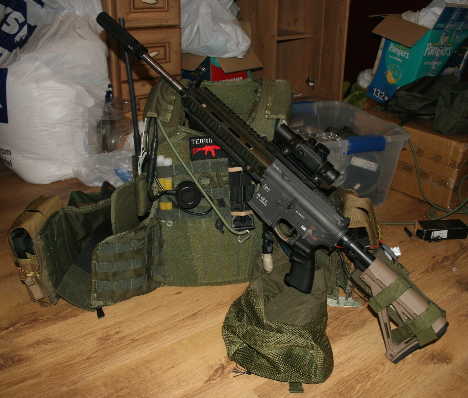 Work work work...: Airsoft gear, part 1: the teaser.