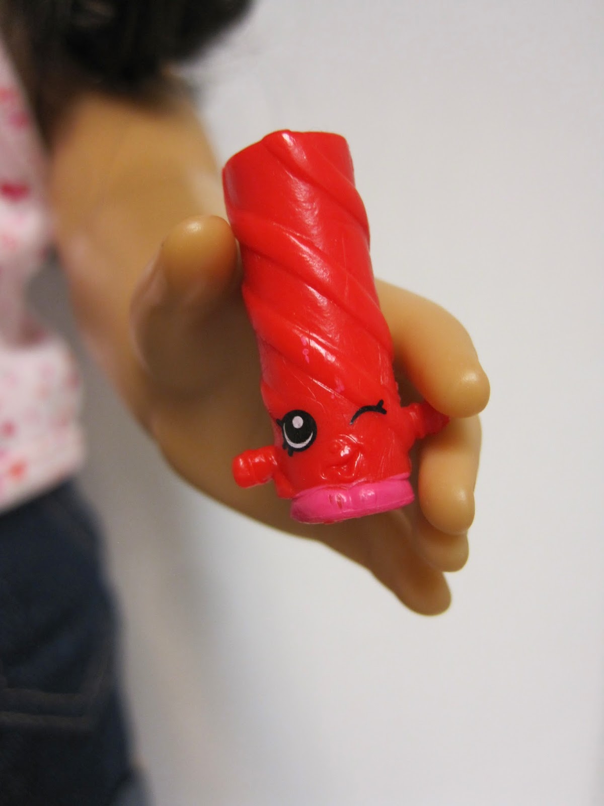 Never Grow Up: A Mom's Guide to Dolls and More: Shopkins Review