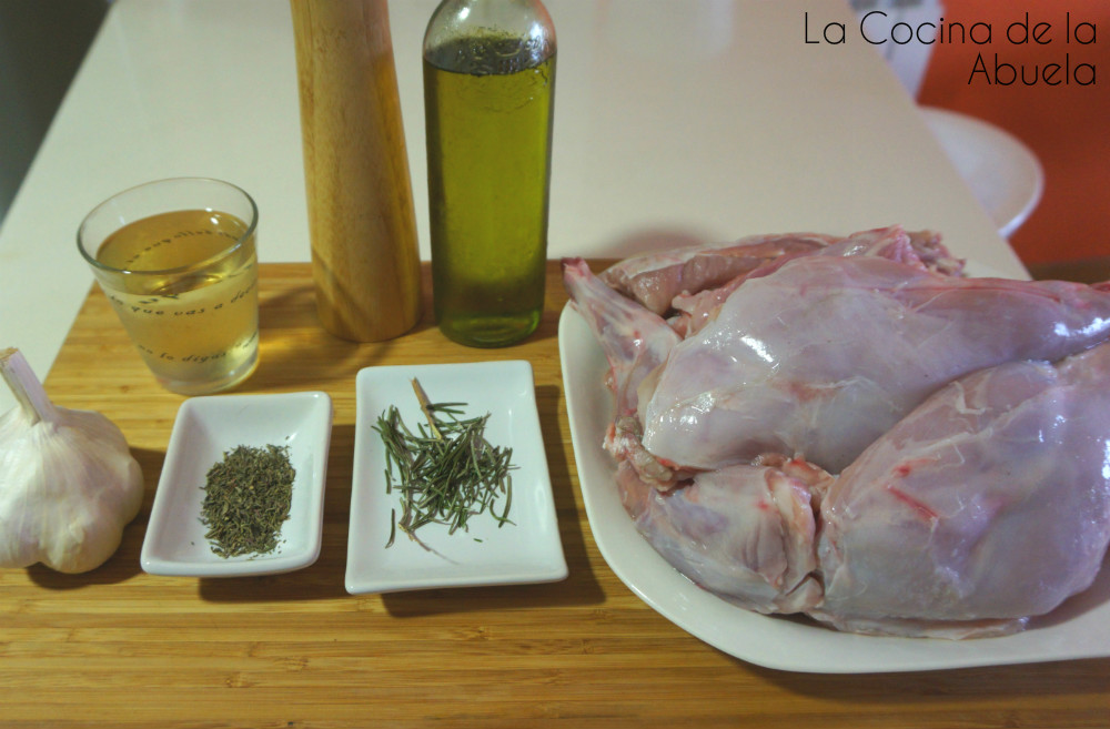 Conejo al horno. Conejo asado.