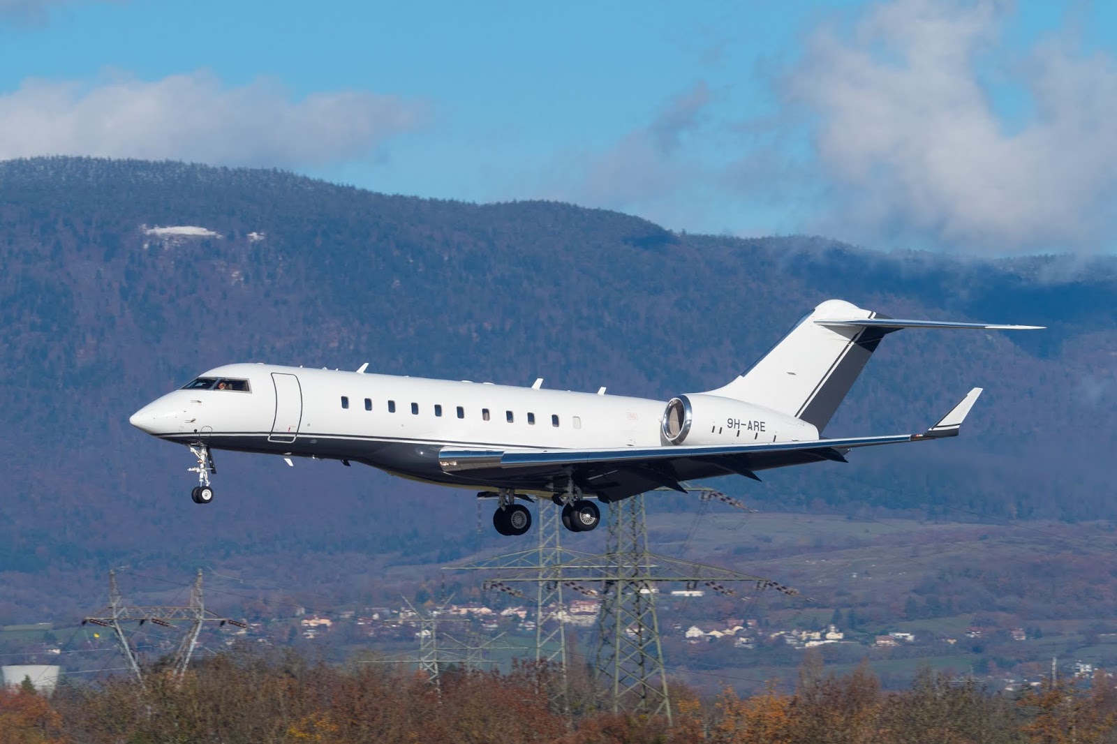 FLUGZEUGE Privatjets etc: 9H-ARE Bombardier BD-700-1A11 Global 5000 ...