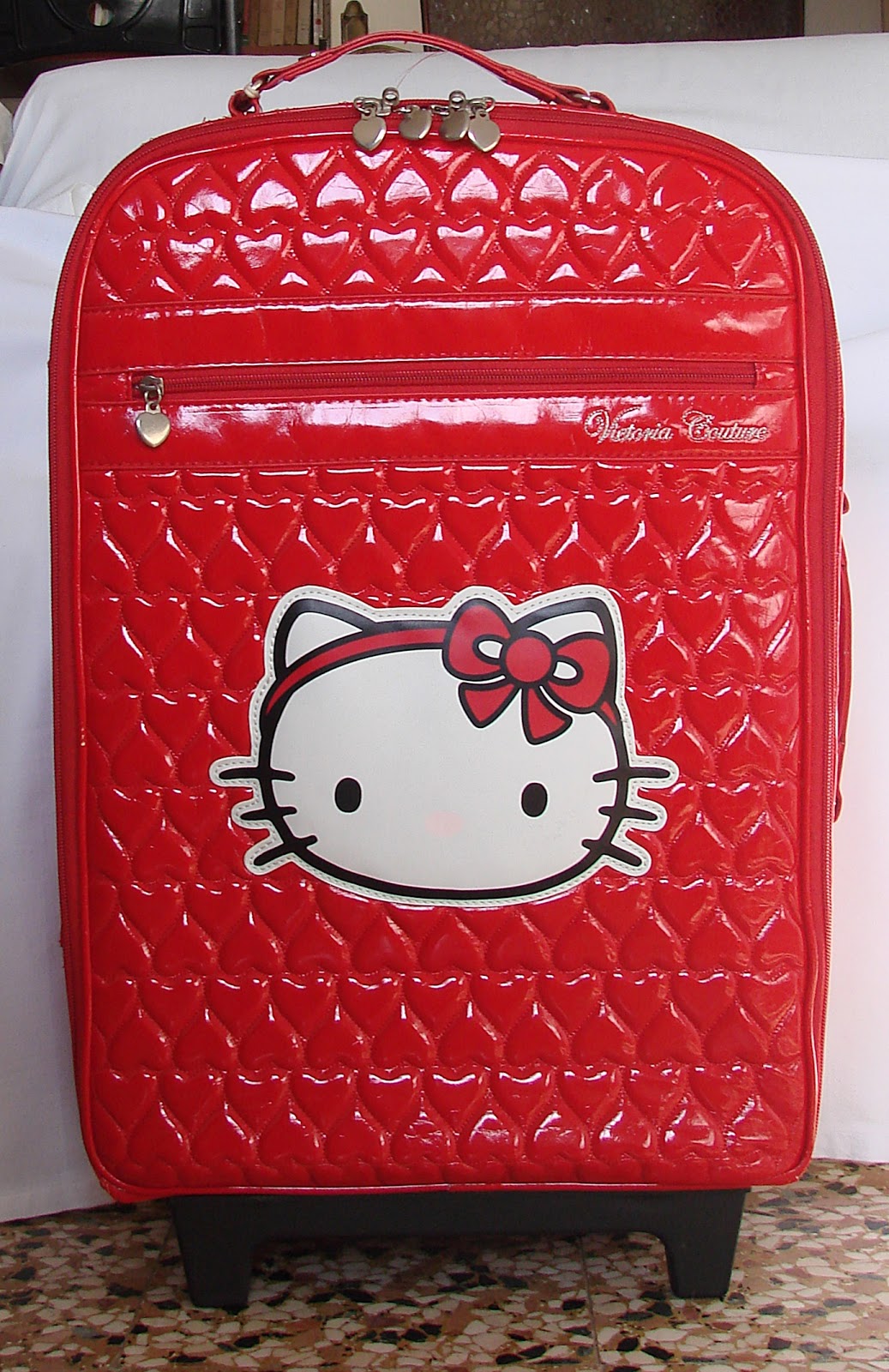 DULCEKAPPAVINTAGE: TROLLEY HELLO KITTY - VICTORIA COUTURE - VERNICE ROSSA