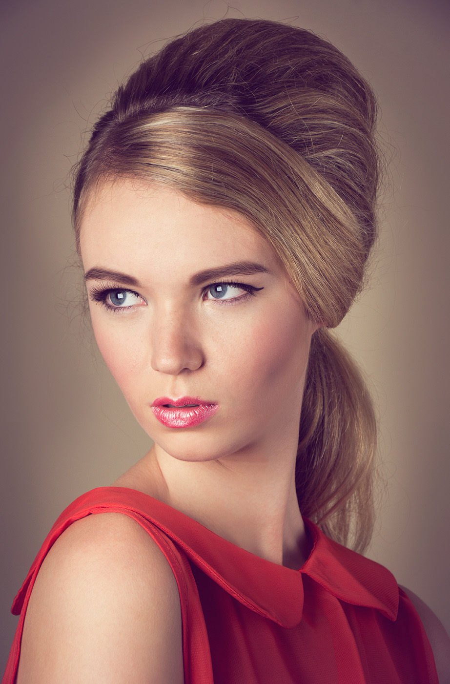 LAURA MCKINNON: "American Beauty" for Elléments Magazine