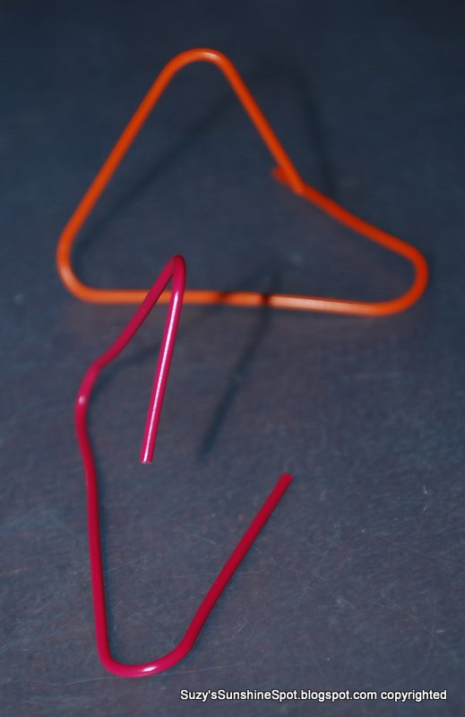 Suzy's Sunshine Spot: Paperclip display stand for paper crafts