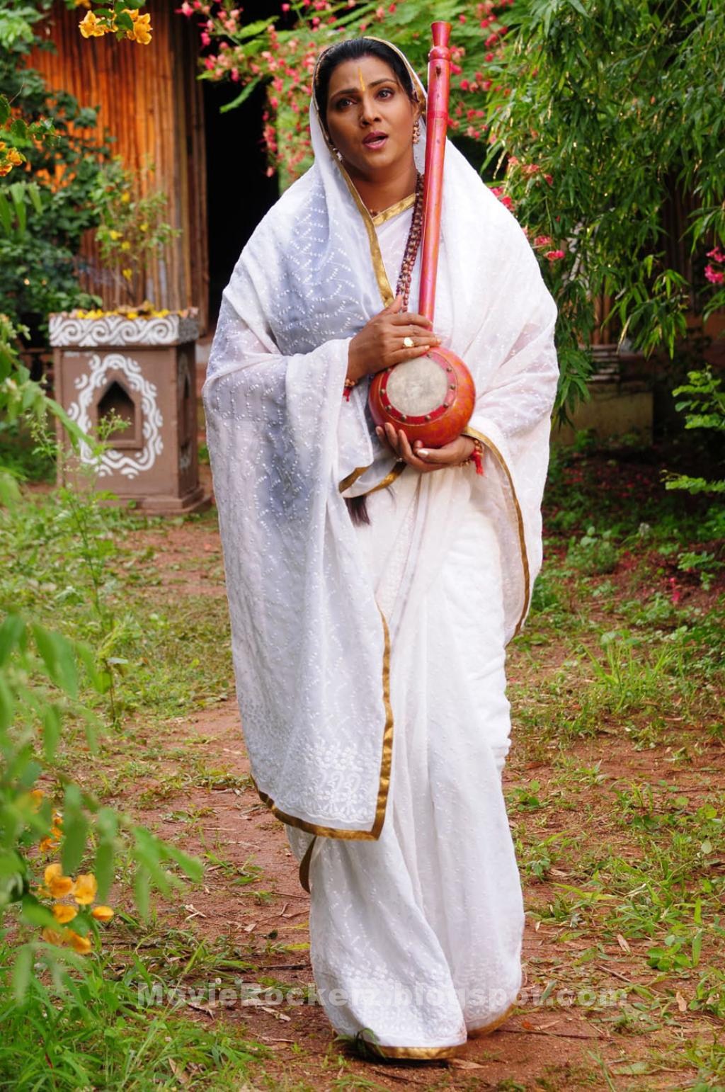 Movie Rockerz: Vani Viswanath Stills From Ratnavalli