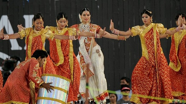 Bipasha Basu Performance Pics Sahara Stadium Inaugration - Hot ...