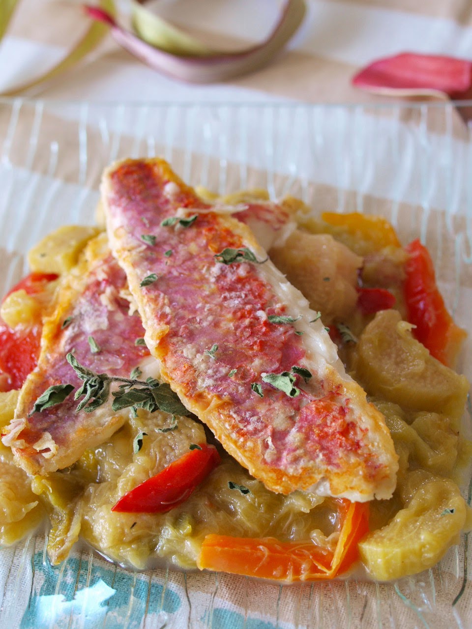 Vadrouilles gourmandes : Filets de rougets à la rhubarbe et aux 3 poivrons