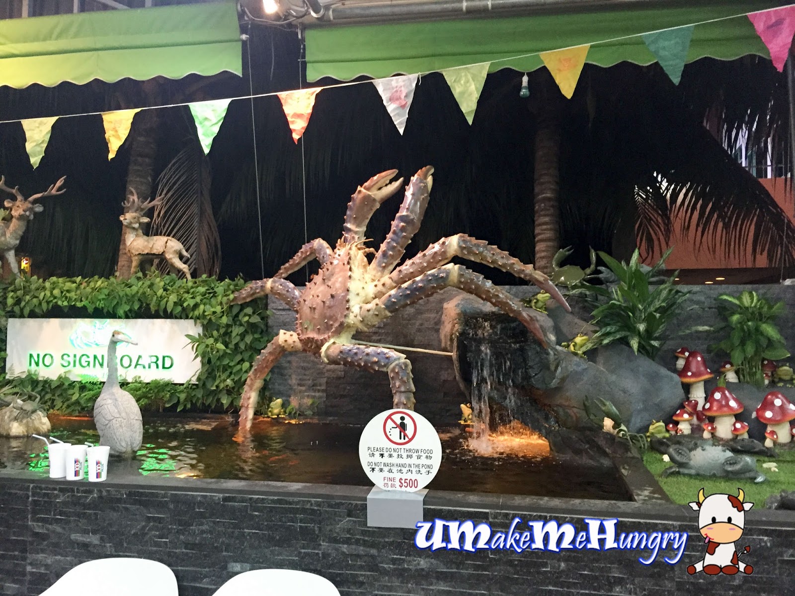 As we were rather early, there were still ample of seats and no queues ...