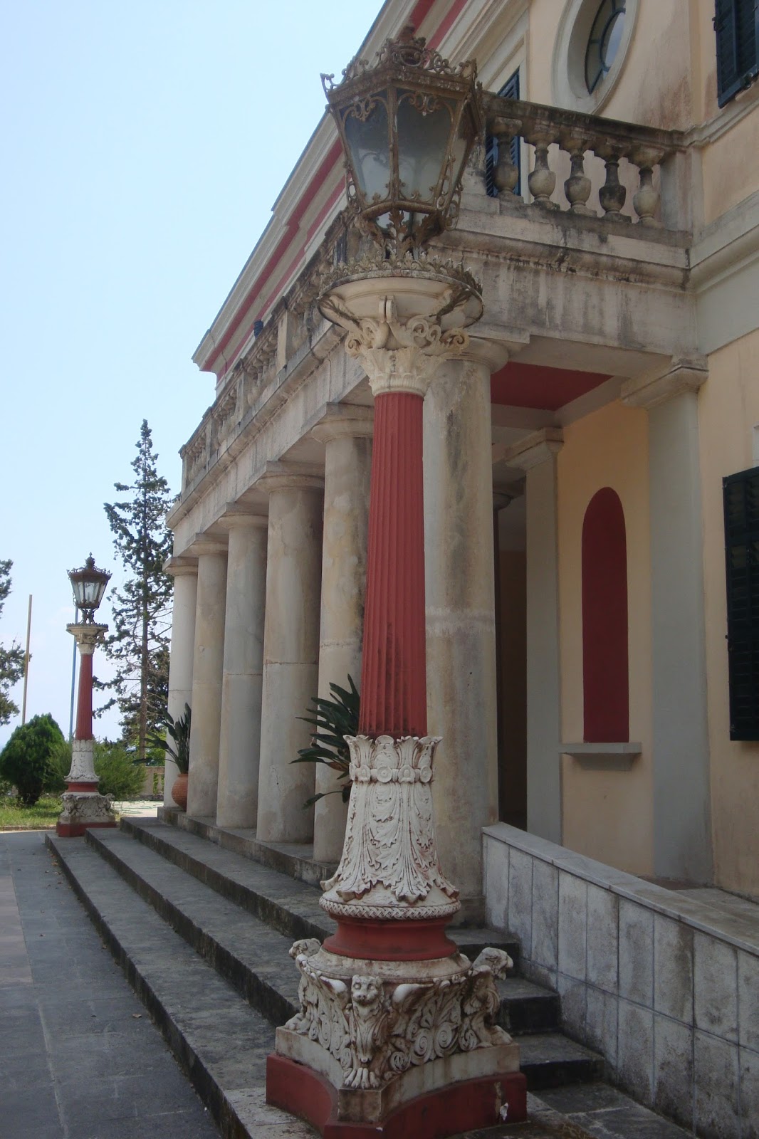 Συλλέκτες ακροκεράμων.: ΝΕΟΚΛΑΣΣΙΚΑ ΚΤΙΡΙΑ ΑΠΟ ΤΗΝ ΚΕΡΚΥΡΑ