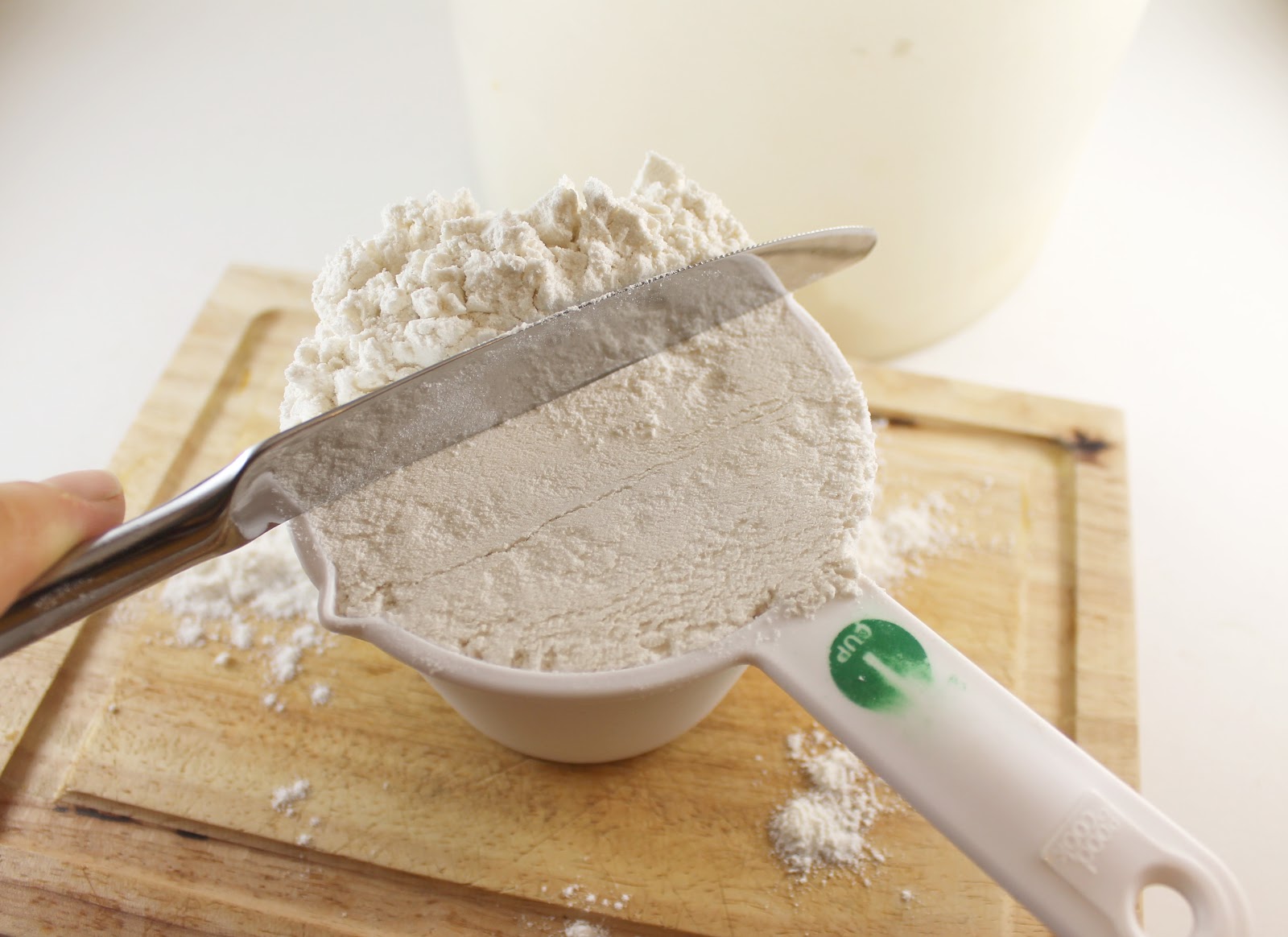 Nat's Adventures in Baking: Baking Basics: Measuring Liquids Vs. Solids