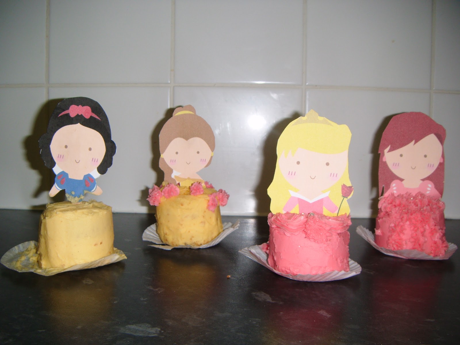 Cupcakes, Cake and Passion: Tutorial: Princess Mini Cakes