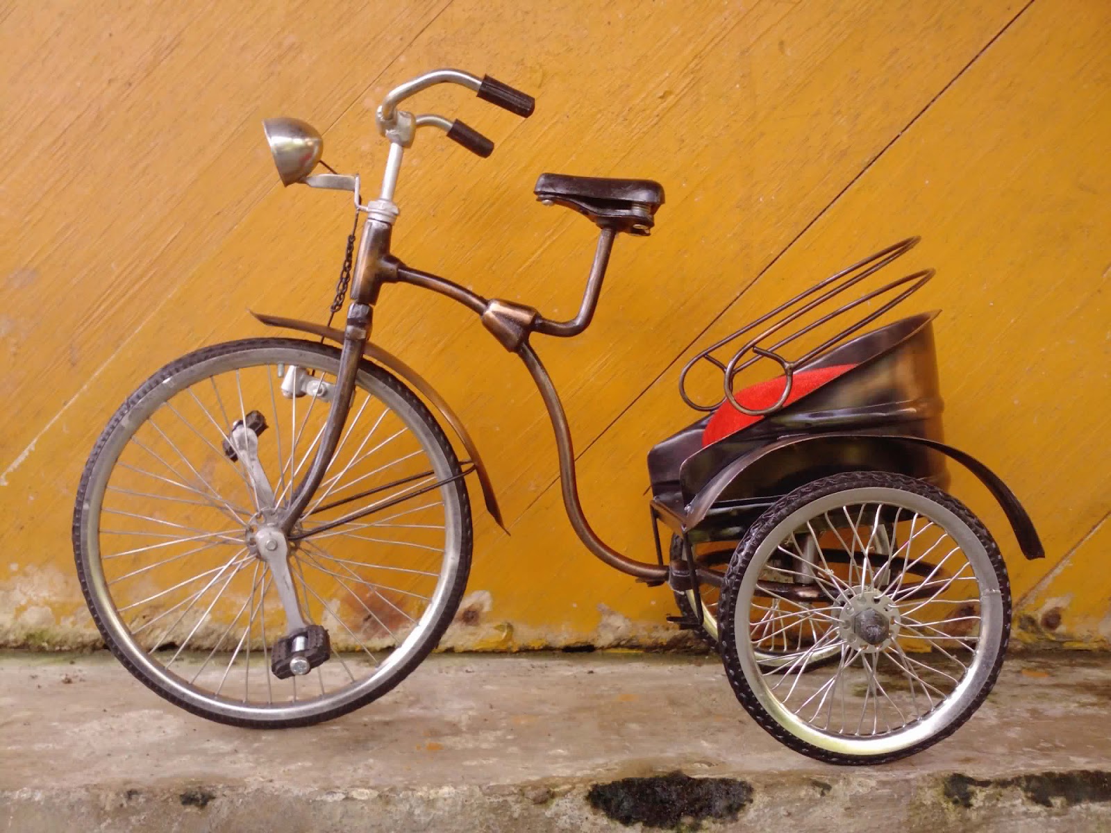 KUNINGAN JUWANA BRASS JAYA: MINIATUR BECAK CHINA UKURAN KECIL