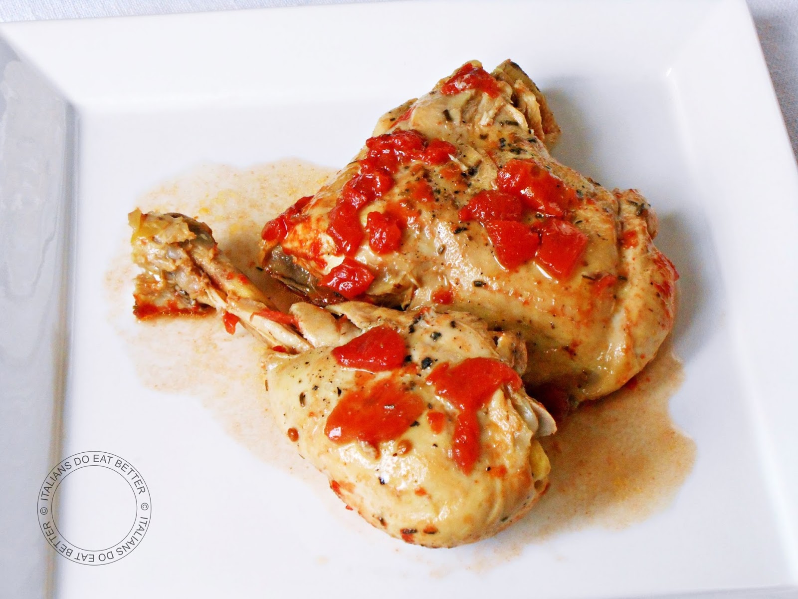 POLLO AL POMODORO ED ERBE AROMATICHE - ITALIANS DO EAT BETTER