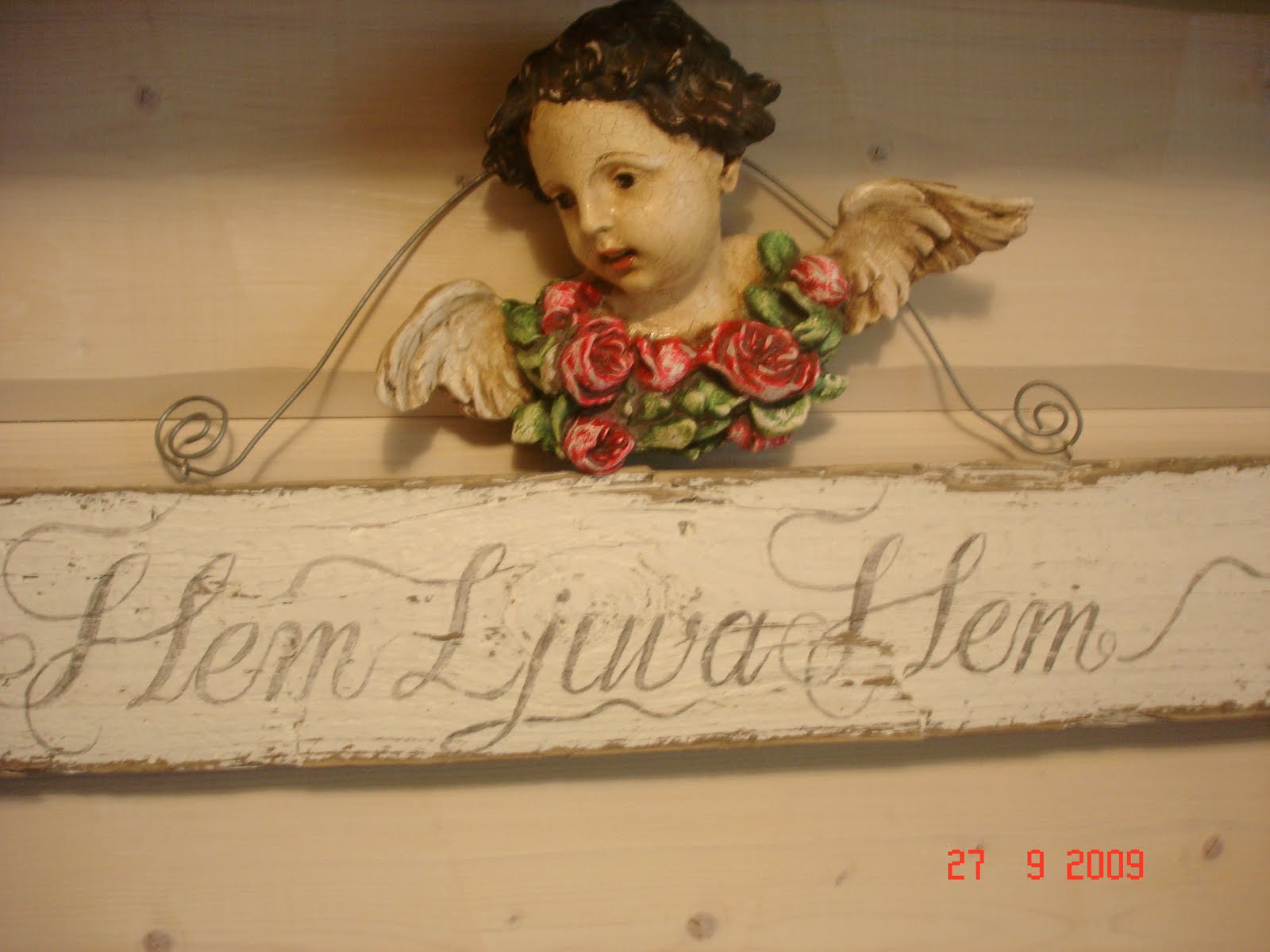 tindra lite mera: Skyltar med snirklig text