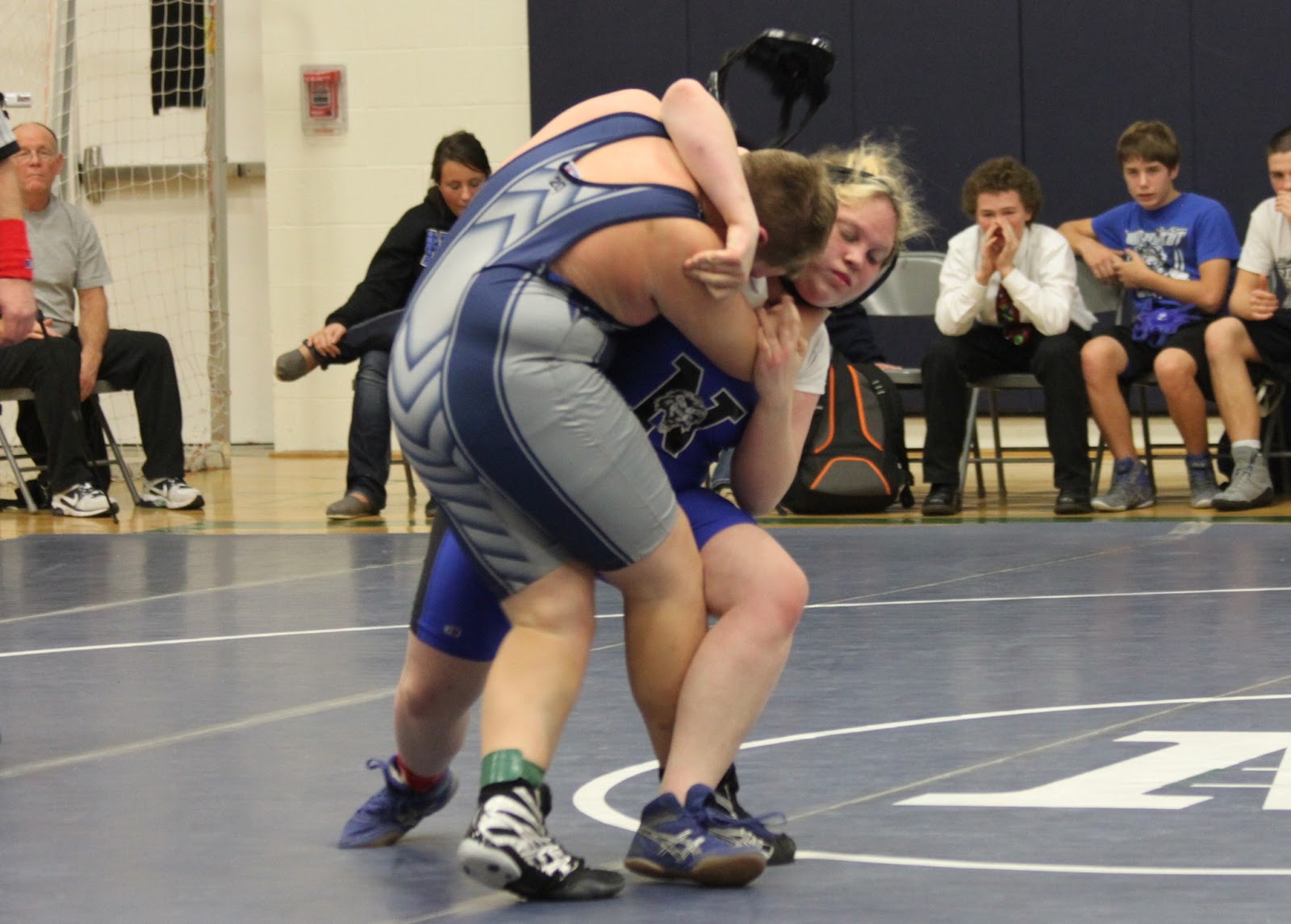 Men Wrestling Women: Heavyweight female wrestler battles a guy