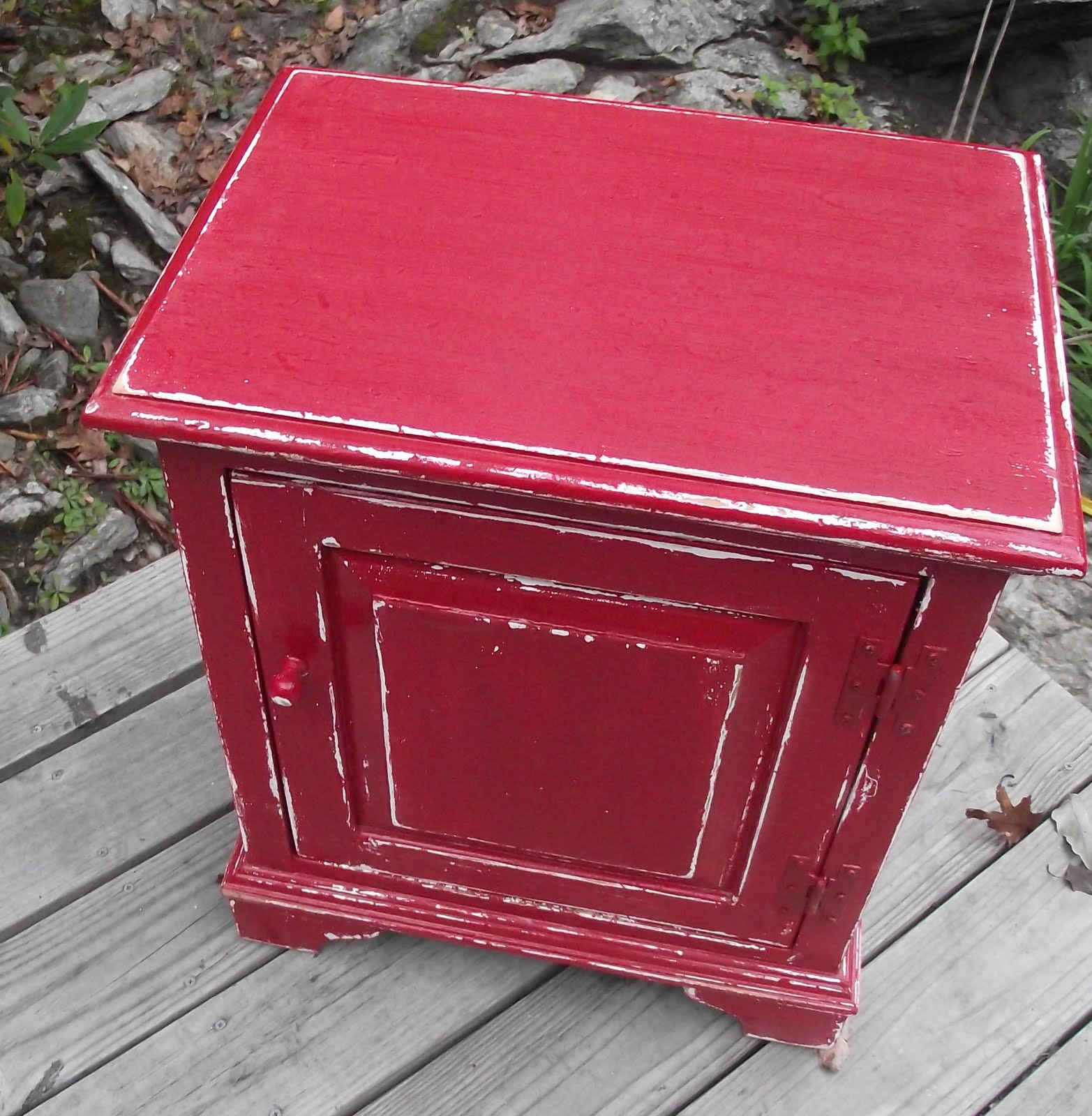 Serendipity Chic Design: The little red table