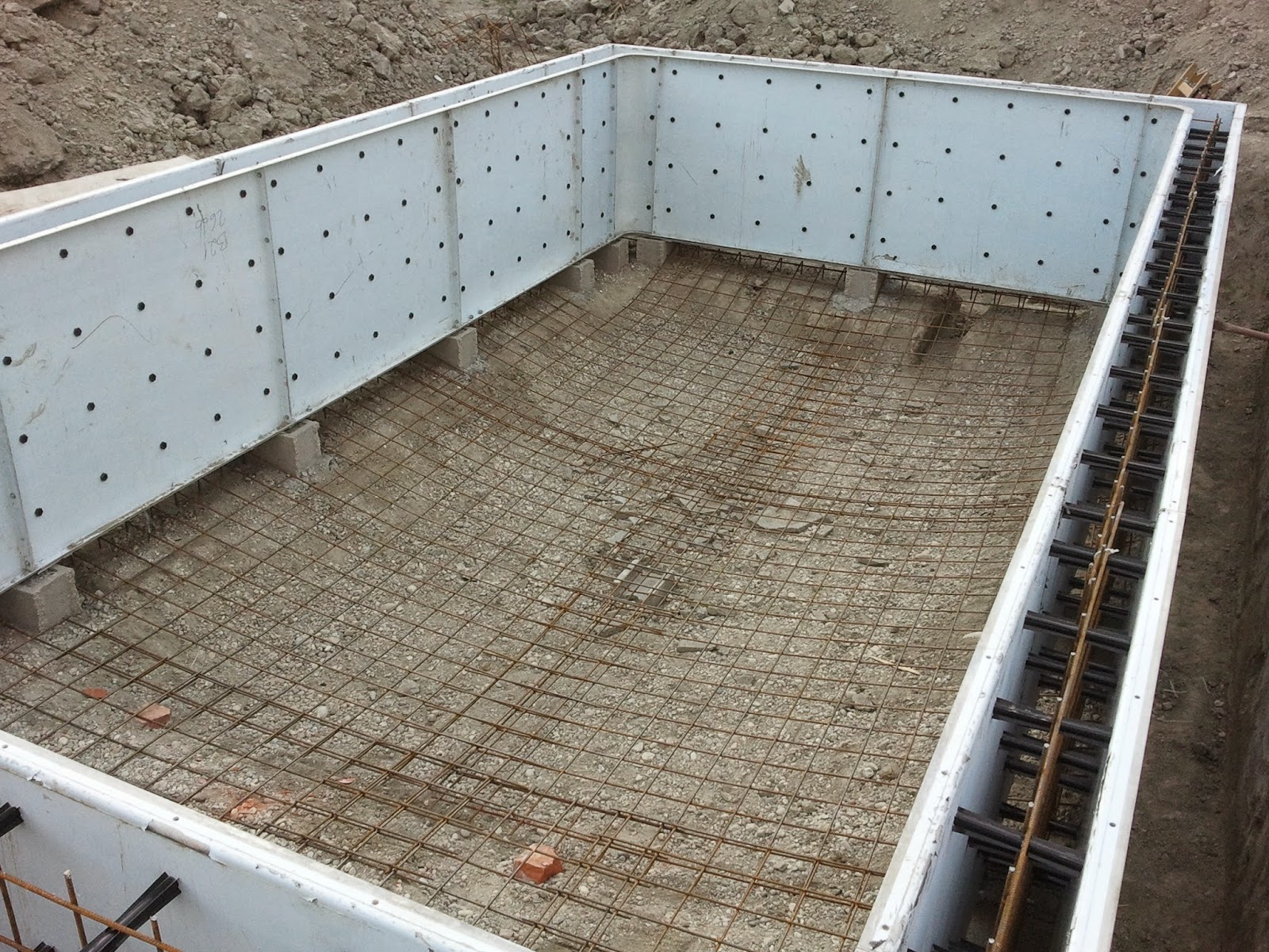 Kerti medence : Kerti medence zsalunak az összeszerelése