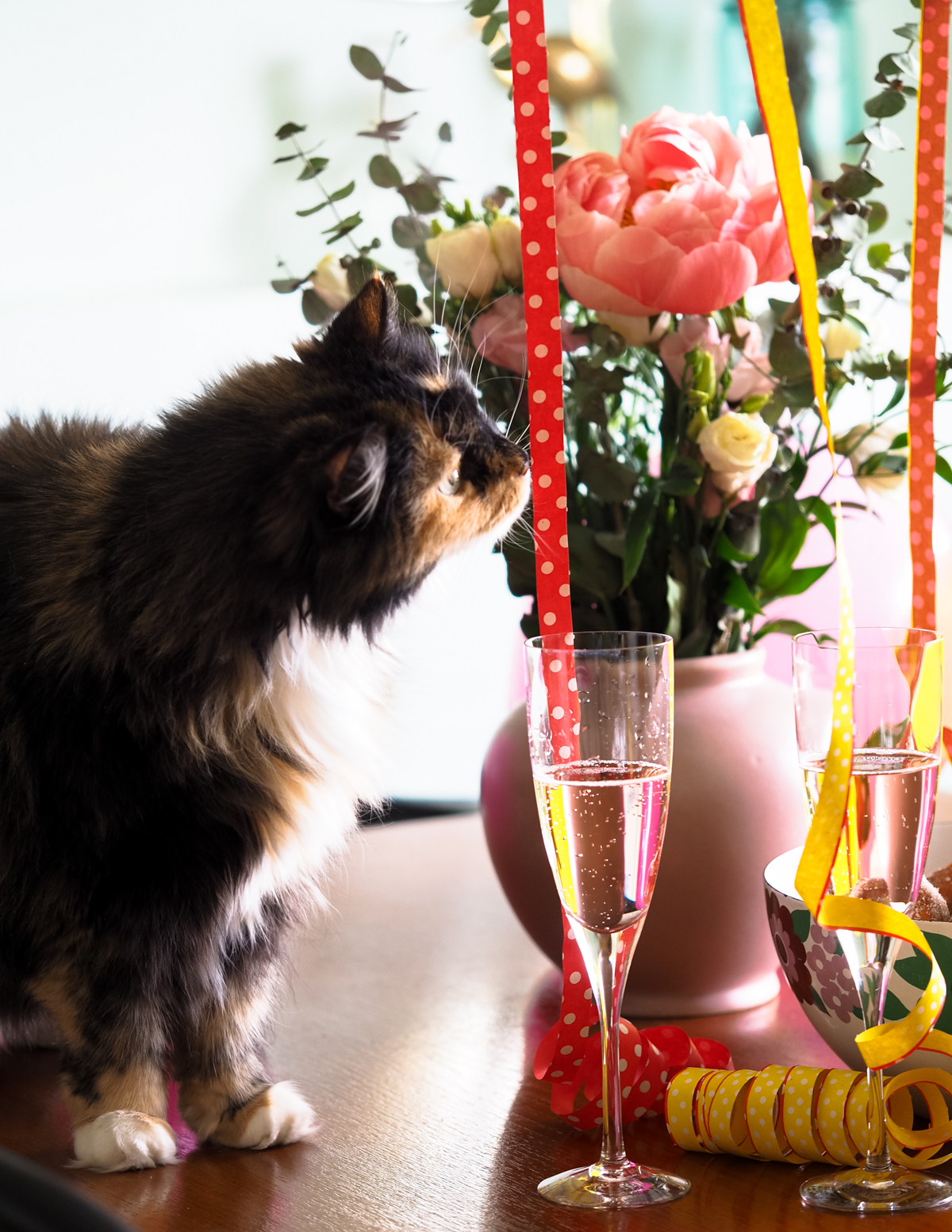 HAUSKAA VAPPUA! — Keltainen kahvipannu