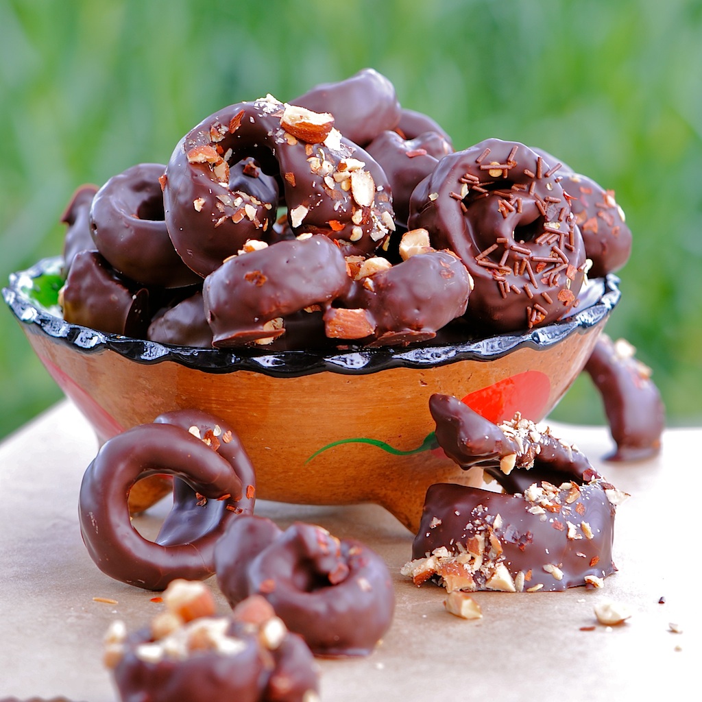 JULES FOOD...: Chocolate Covered Chicharrones