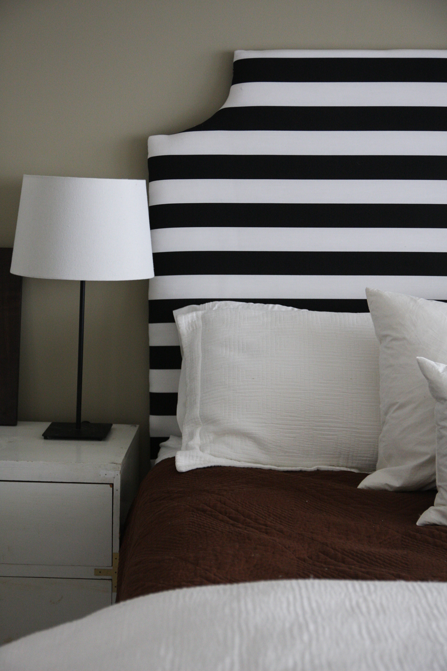 Sabbe Interior Design [the blog]: DIY Striped Headboard