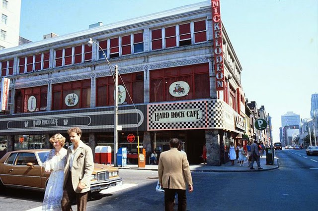 40 Wonderful Photos of Yonge Street, Toronto in the 1970s ~ Vintage ...