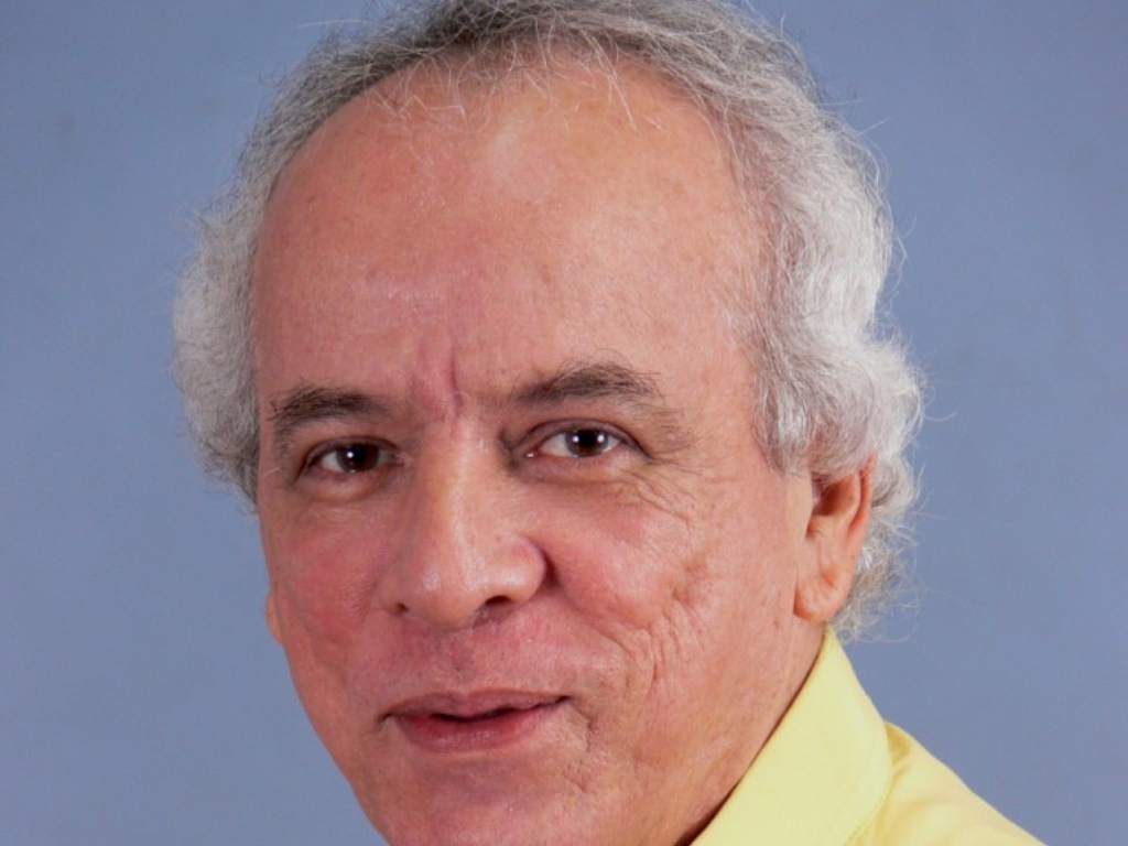 Biografía del escritor Julio Escoto