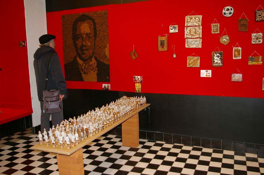 Kolmenimemees: Piparkoogimaniakkide ulmelised ajamasinalennud