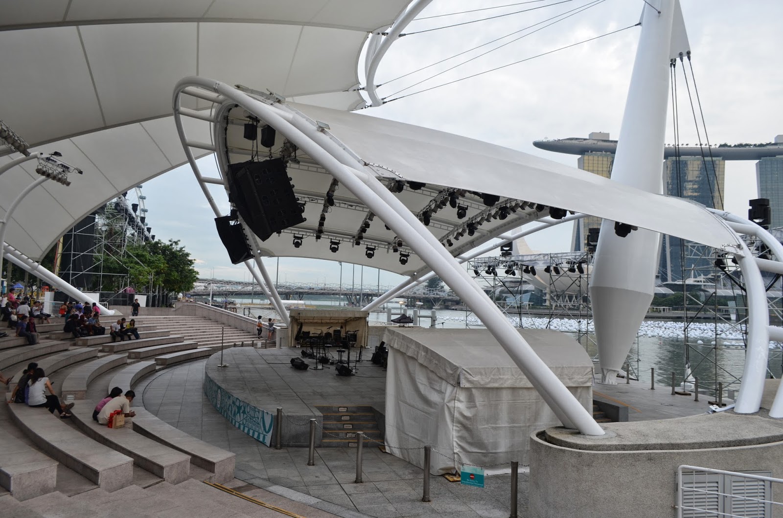 Our Journey : Singapore Esplanade Mall - Theater on the Bay