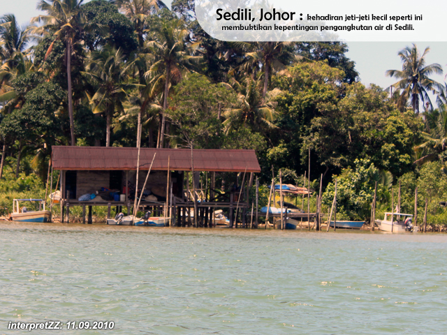 Foto Tedi: Mudik sungai di Sedili, Kota Tinggi, Johor, Malaysia