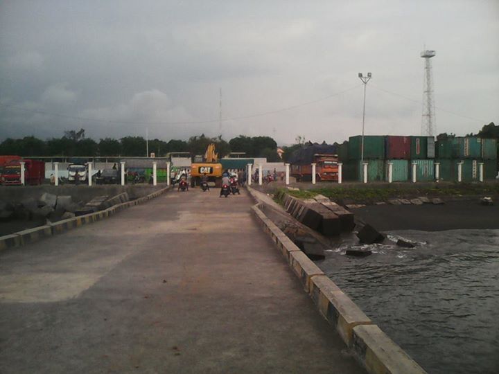 Ende- Pelabuhan Ende di Kabupaten Ende, Nusa Tenggara Timur (NTT ...