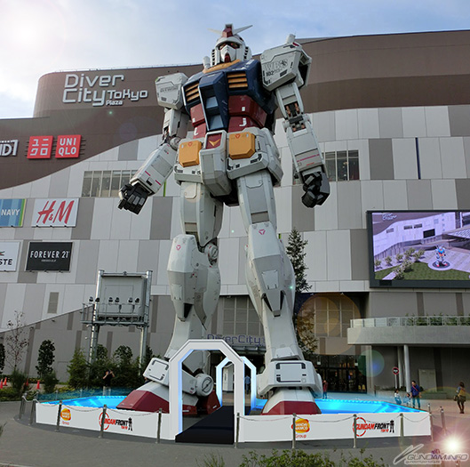 Walk Under the Gundam Exhibition at Gundam Front Tokyo