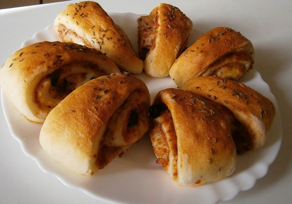 motýlia :) vareška: Pizzovníky a pizza rožky