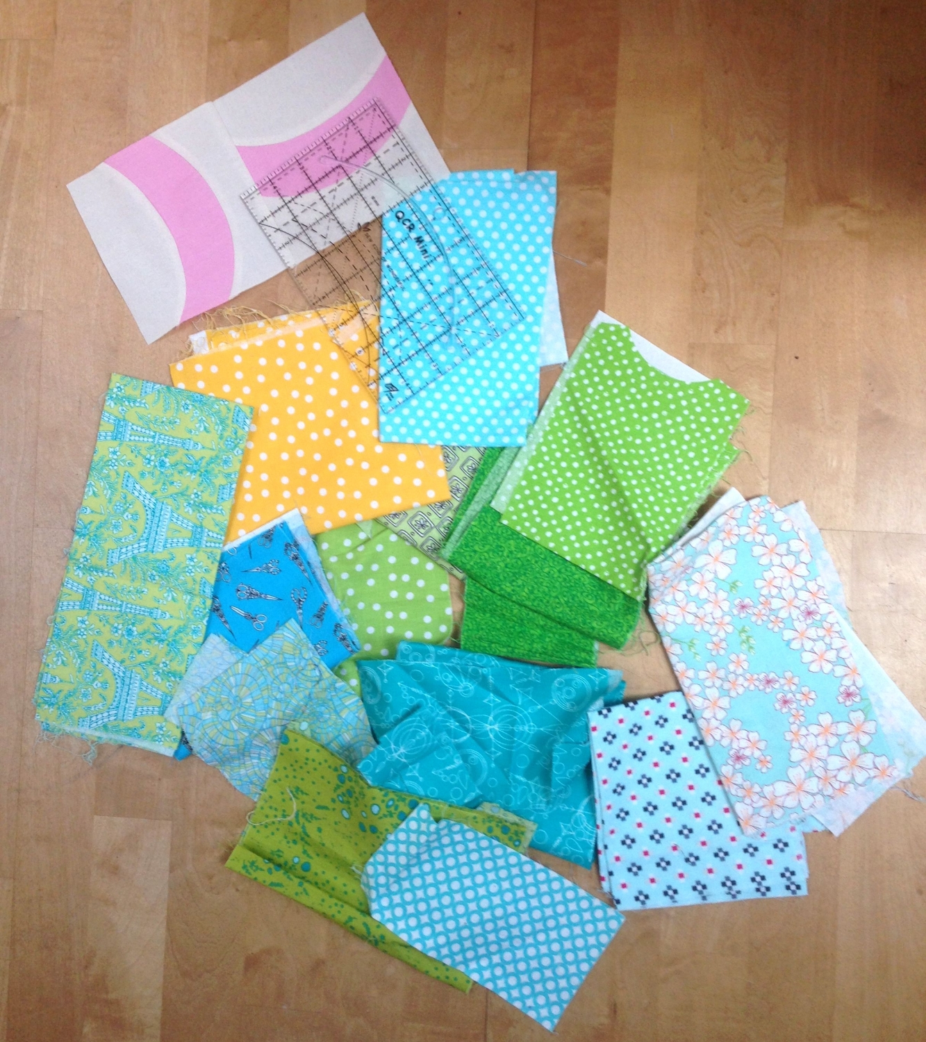 einfach bunt...: In Arbeit: Confetti Quilt mit dem Mini Quick Curve Ruler