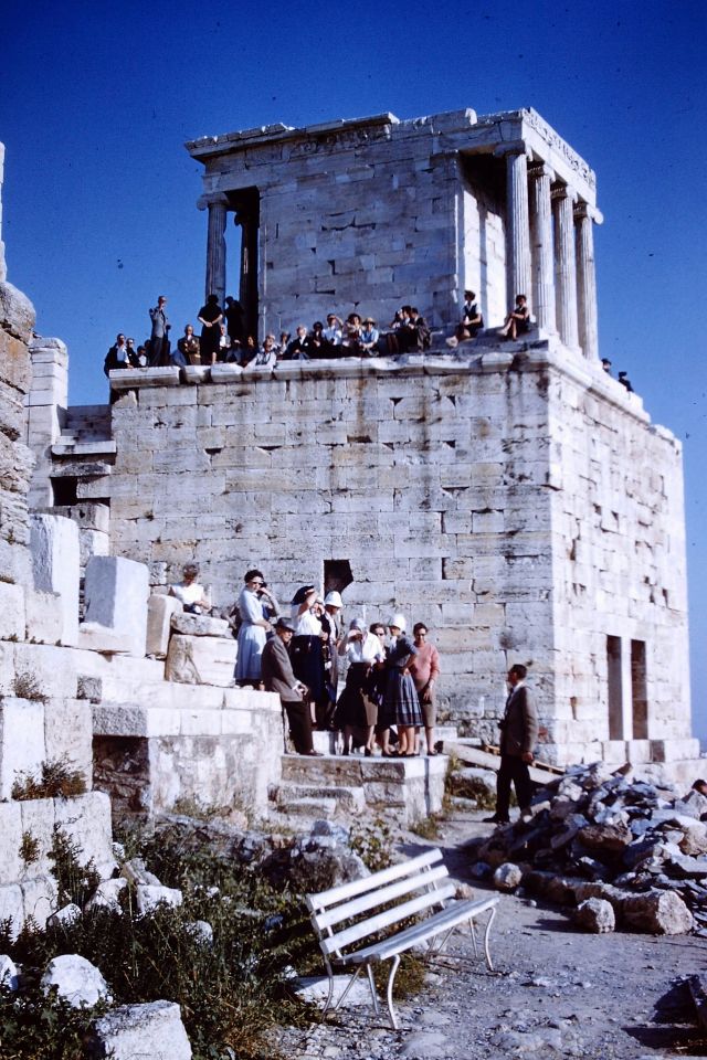 Fascinating Color Photos That Capture Everyday Life of Athens From the ...