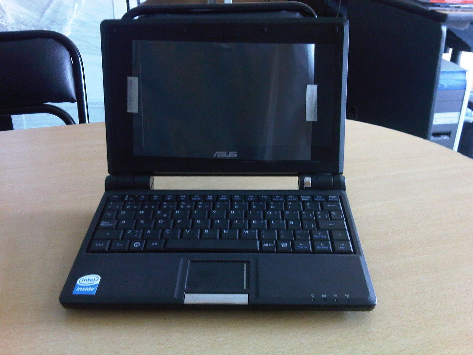 CYBERTRONIC: Mini Laptop Asus Eee pc 701