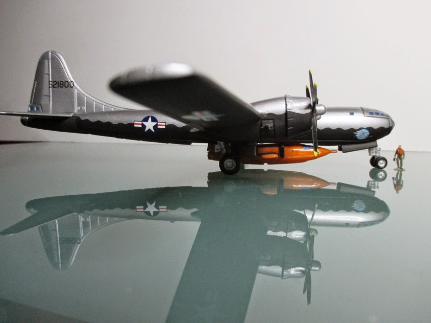 1/144 airbattle: 1/144 Boeing B-29 Superfortress + Bell X-1 - by Corgi