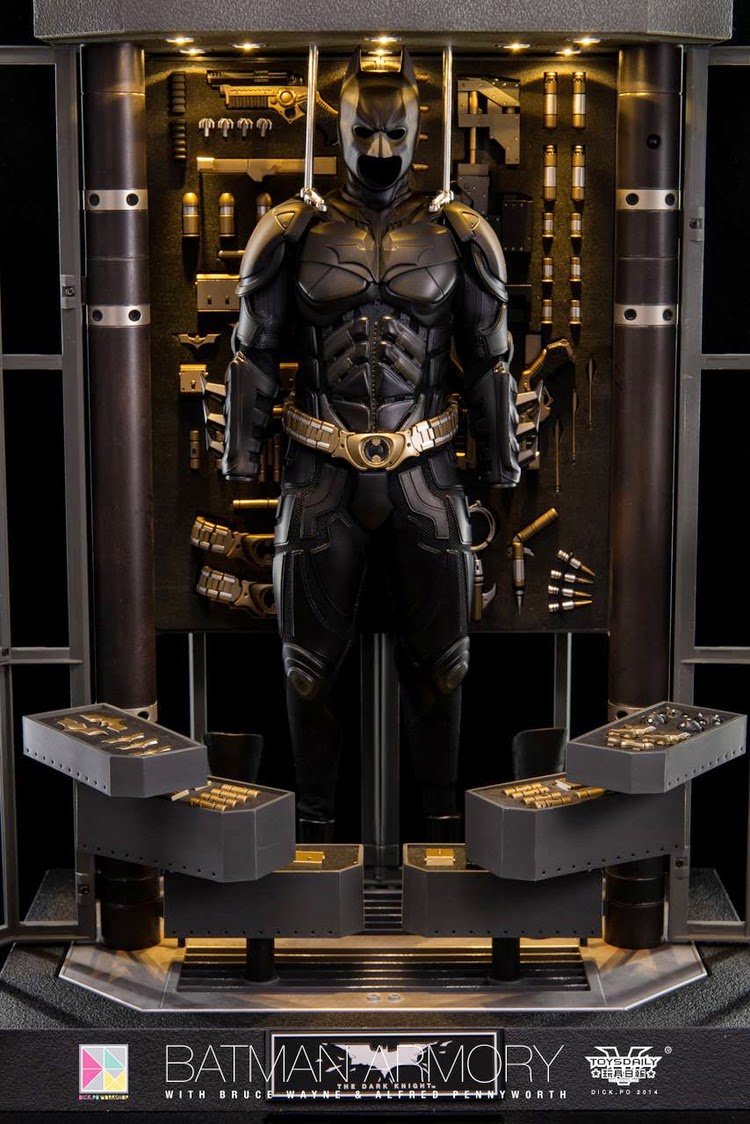 JIMSMASH ! ! !: HOT TOYS' DARK KNIGHT BAT-CLOSET