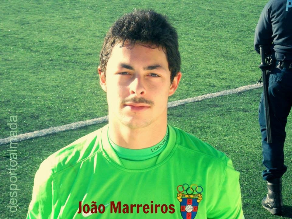 JORNAL - DESPORTO ALMADA : FUTEBOL- ALMADA A.CLUBE JÁ TEM TRÊS DEZENAS ...