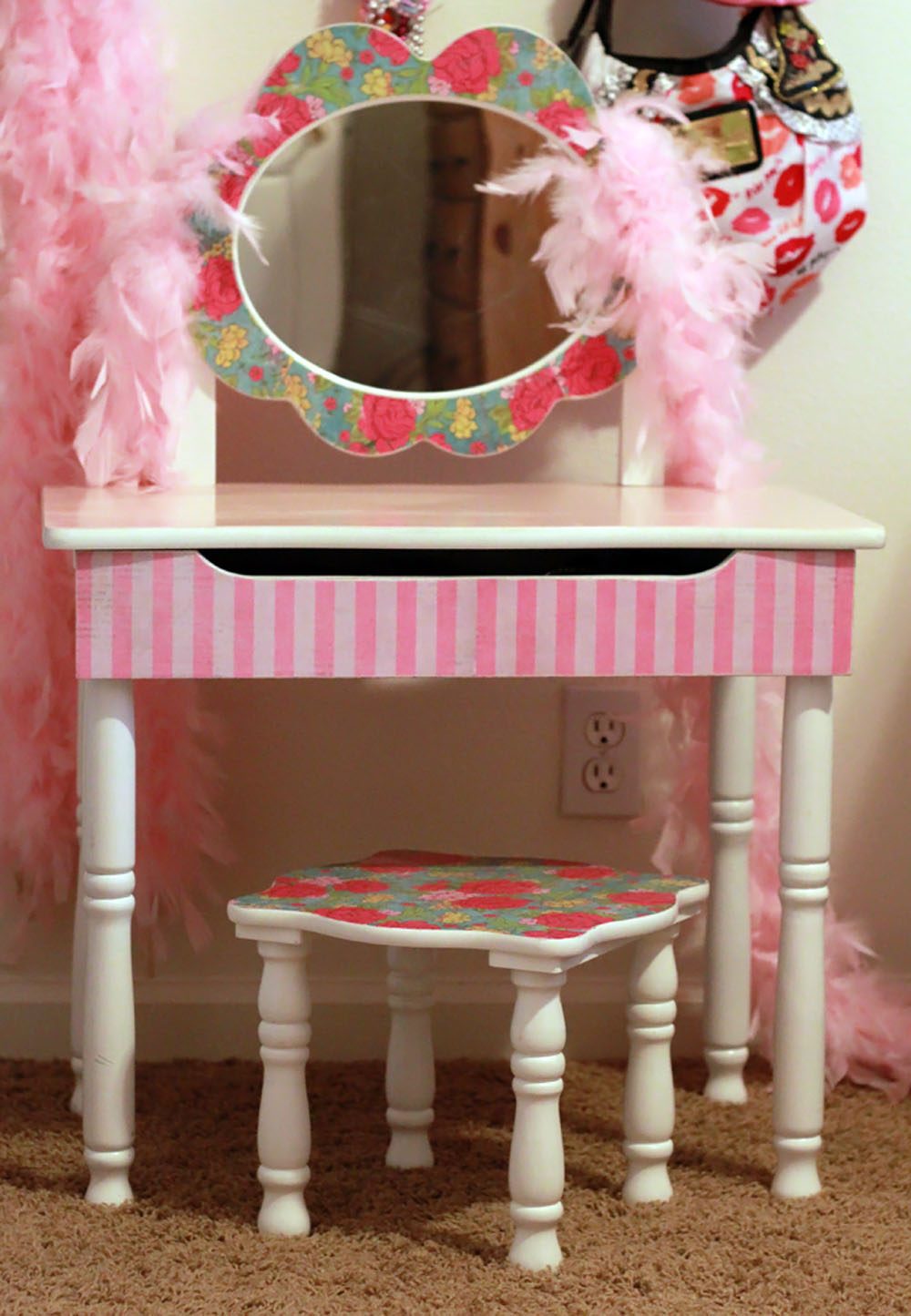 The Sassy Pepper: Mod Podge FURNITURE tutorial (gasp!)