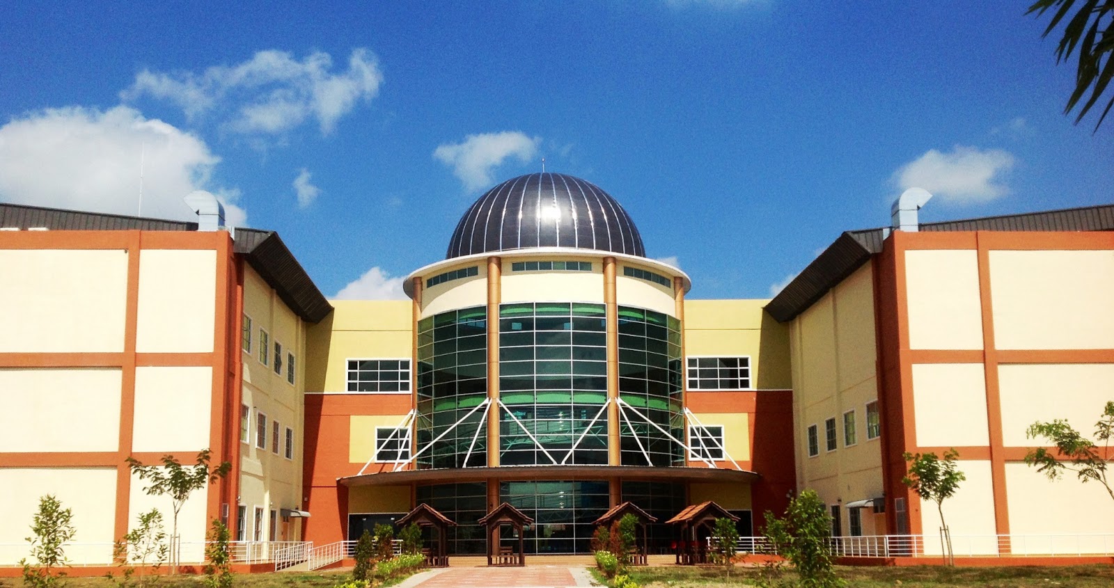 UniMAP Library: Front View - Perpustakaan Tuanku Syed Faizuddin Putra