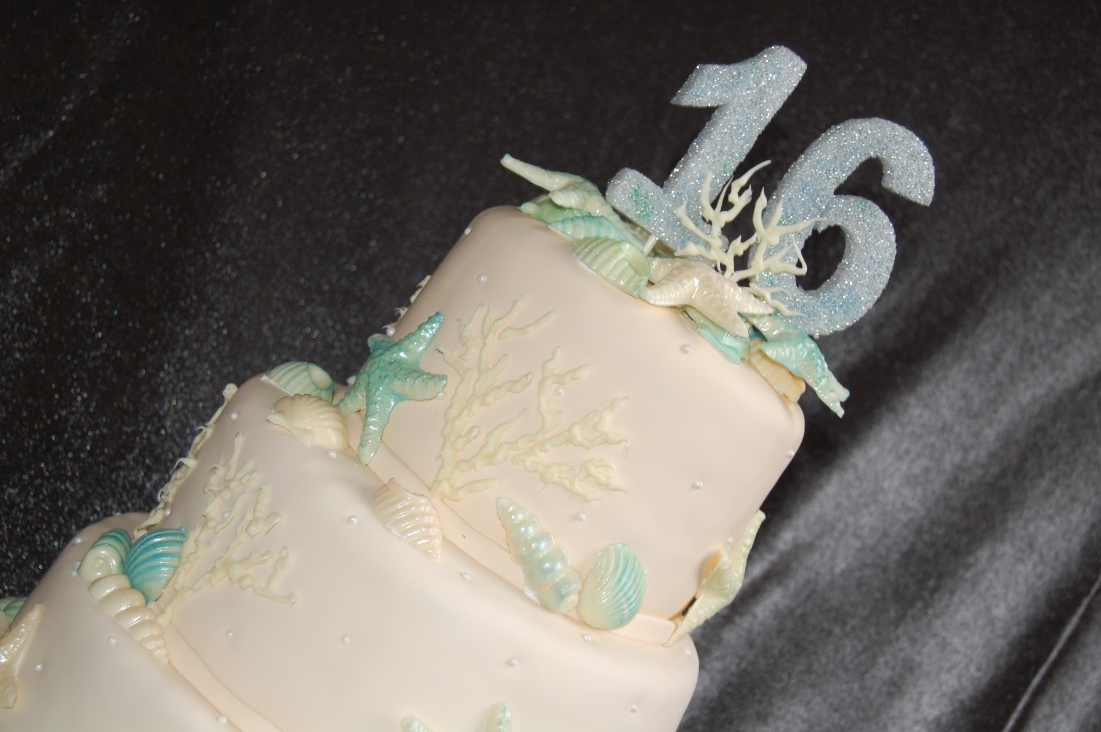 CUSTOMISED CAKES BY JEN: Sweet 16 birthday cake