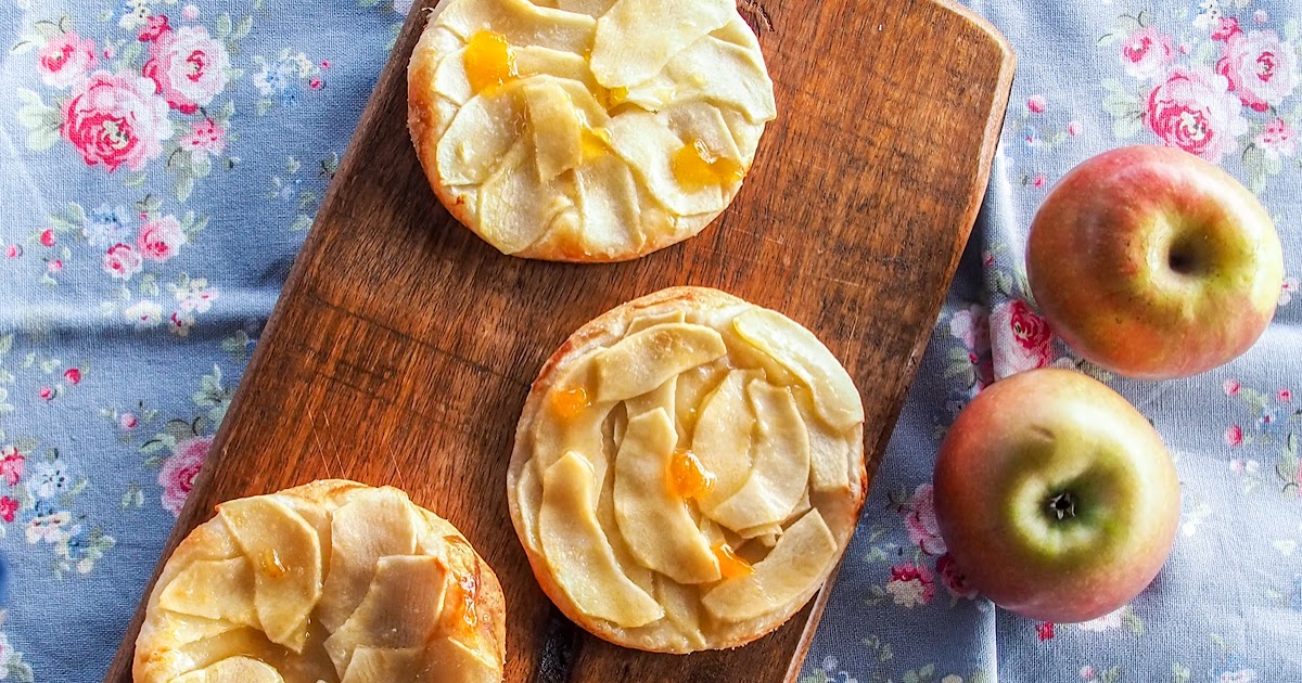 TOTS A TAULA: PASTA DE FULL AMB POMA