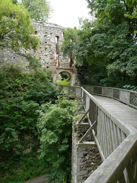 UTAZGATOK: AUSZTRIA: Lánzséri vár /Landsee/